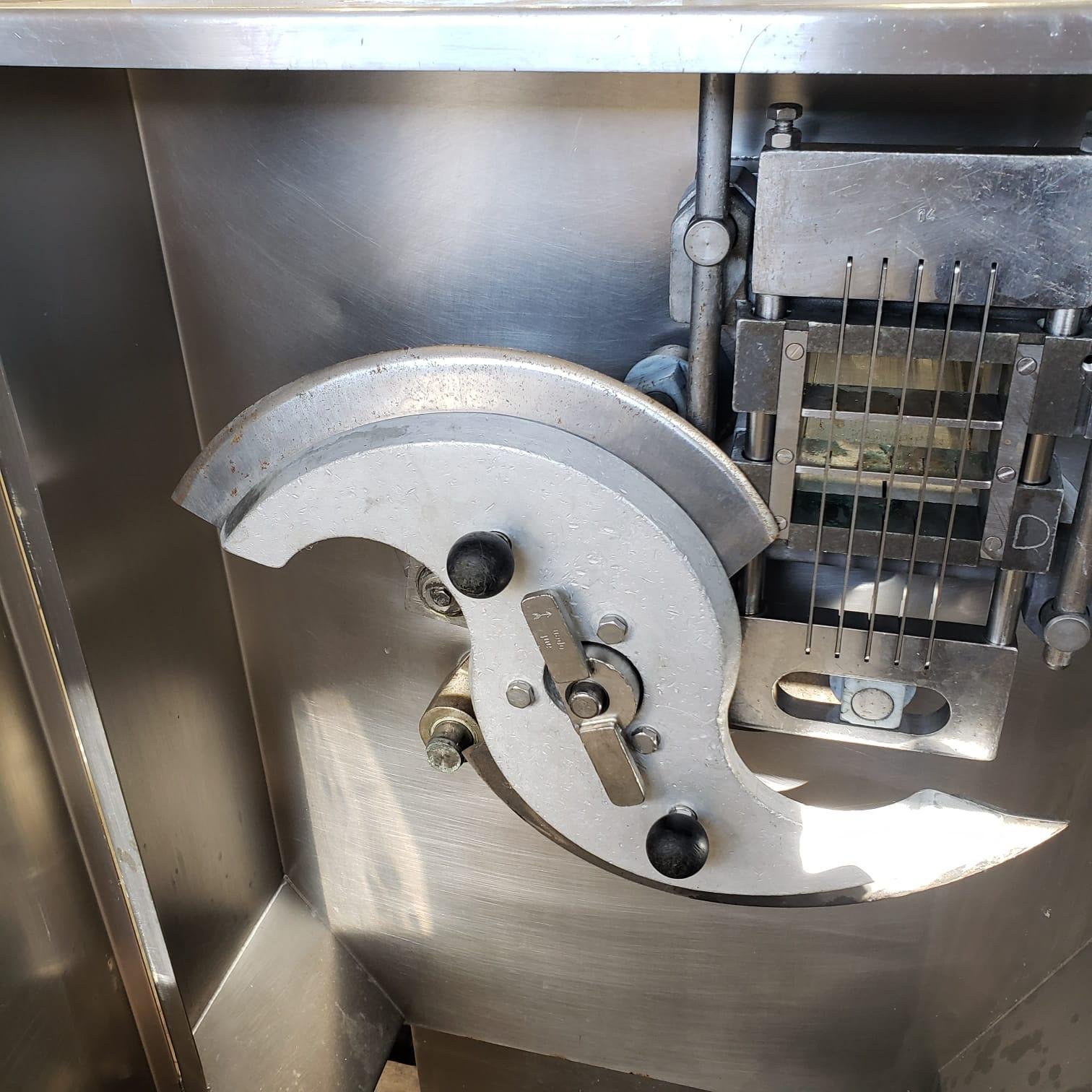 Holac Slicer Model H084-E - Slicer / Guillotine # 8195 | Equipack