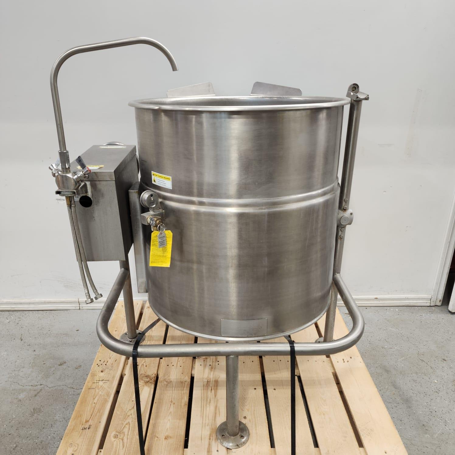 Cleveland 60gal Kettle Model KEL-60-T. 50 psi. Serial No. 1402230 ...